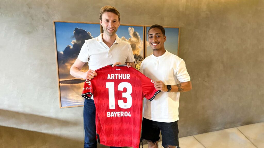 Bayer Leverkusen ficha al lateral brasileño Arthur - Mi Bundesliga